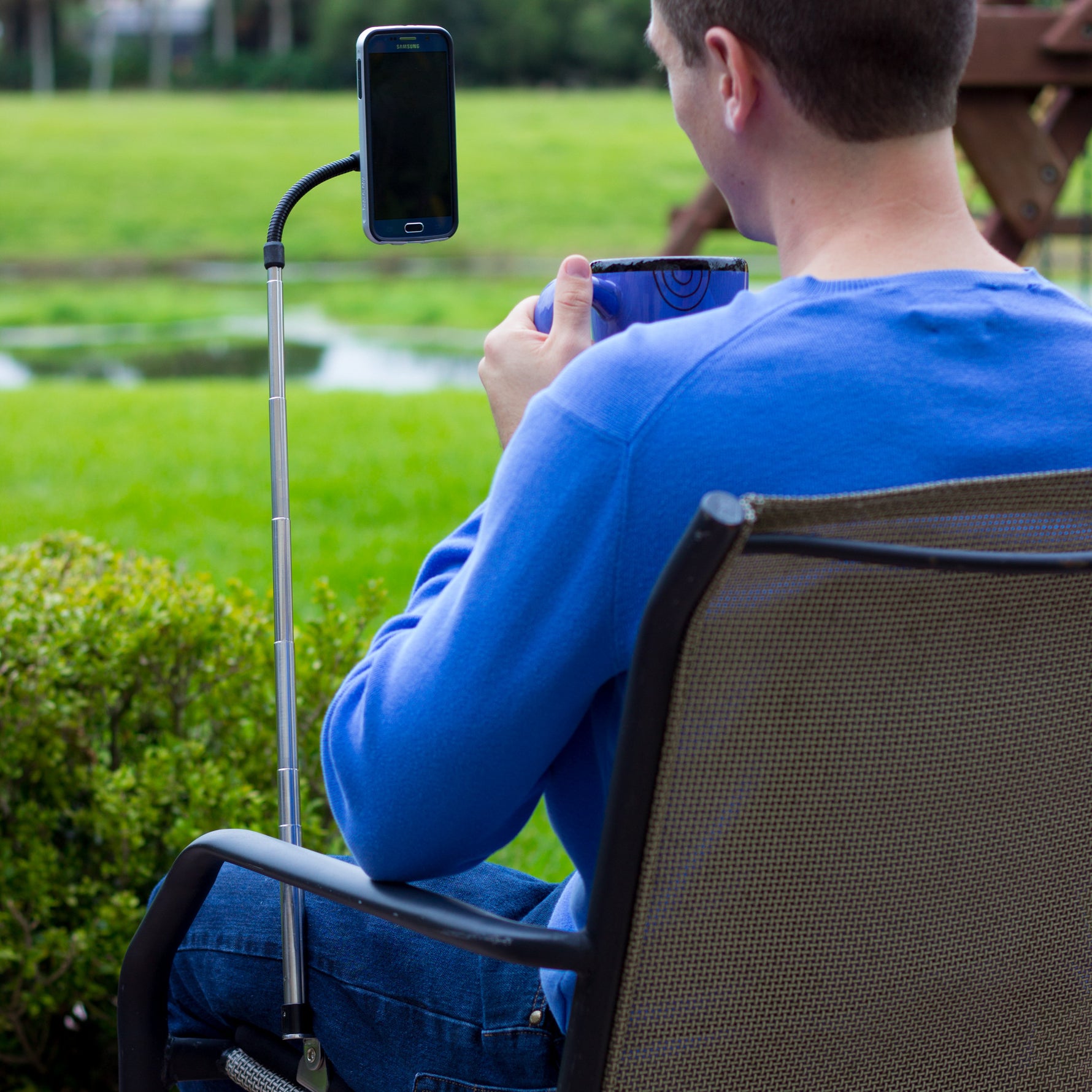 Levo's Adjustable Selfie Stand | Extend Your Phone